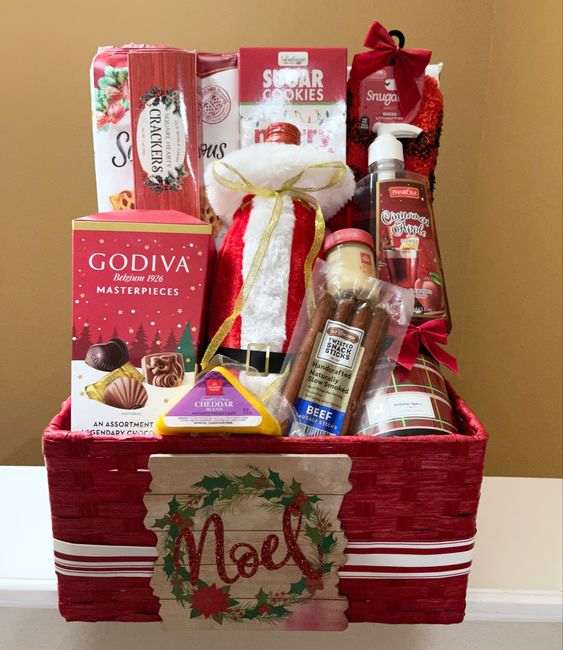 50+ Christmas Gift Basket Ideas for Friends and Family - HubPages