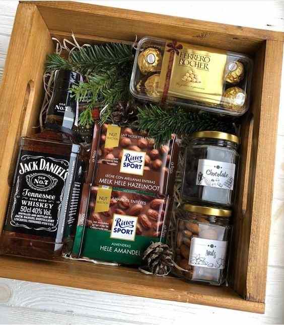 50+ Christmas Gift Basket Ideas for Friends and Family - HubPages