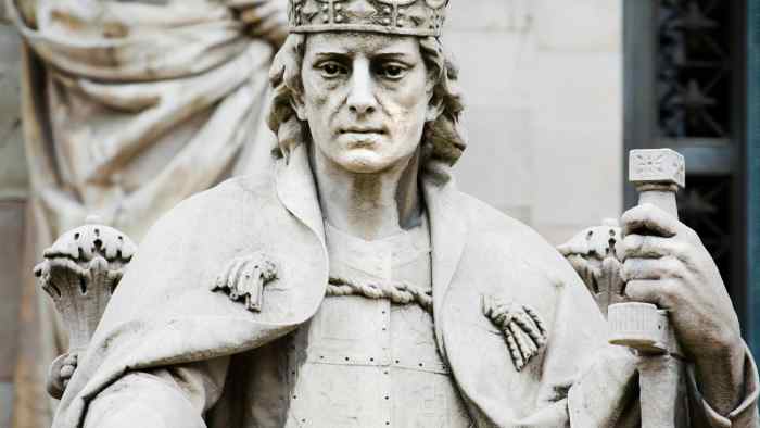 King Hrothgar in "Beowulf": Hrothgar's Speech to Beowulf in Hall of ...