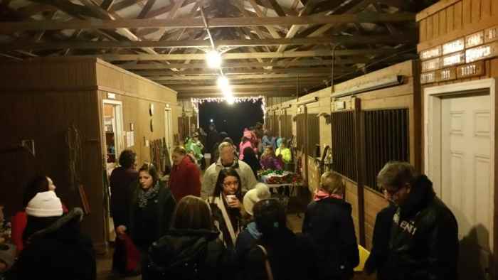 Deck the Stalls-Planning a Barn Christmas Party - HubPages
