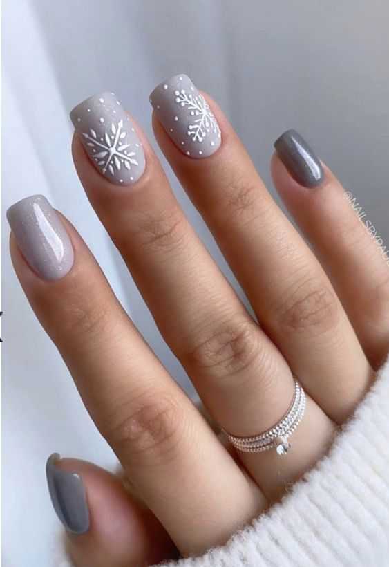 50+ Stunning Winter Nail Art Designs for Christmas and Beyond - HubPages