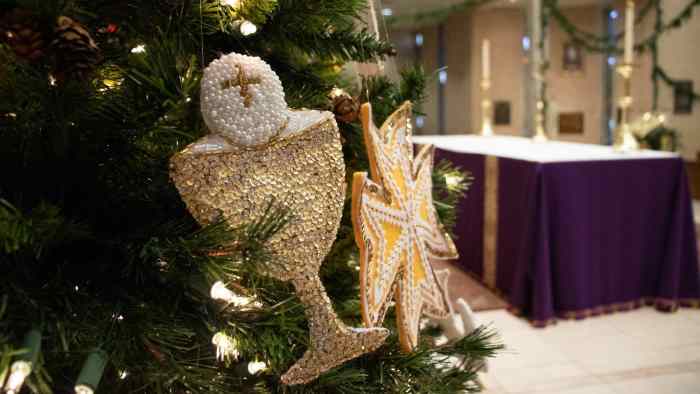What Are Chrismon Ornaments? 24 Ornaments and Their Meanings - HubPages