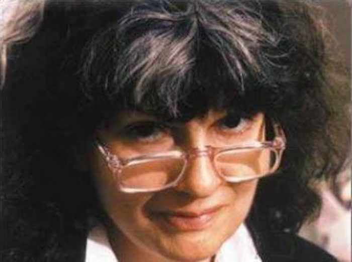 Jane Kenyon's "Christmas Away from Home" - HubPages