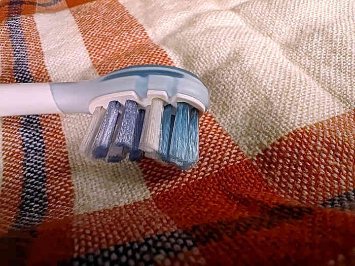 Review of the Usmile Y10 Pro Electric Toothbrush (With Dentist Opinion ...