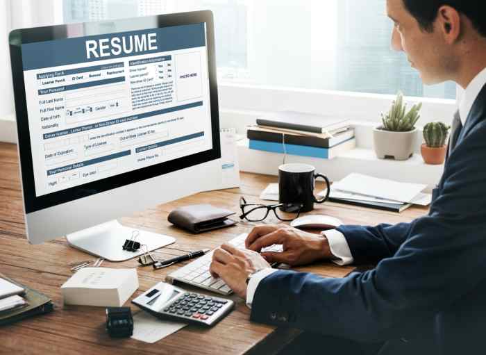 How to Put Freelance Work on a Resume (Examples Included) - HubPages