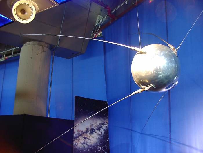How Satellites Orbit the Earth - HubPages
