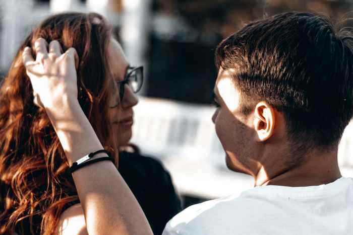 Are You in a One-Sided Relationship? 8 Signs You’re Giving More Than ...