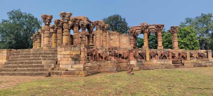 Elephants in temple decorations in West Bengal - HubPages
