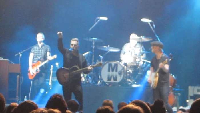 50 Best Worship Songs About Service to Community - HubPages