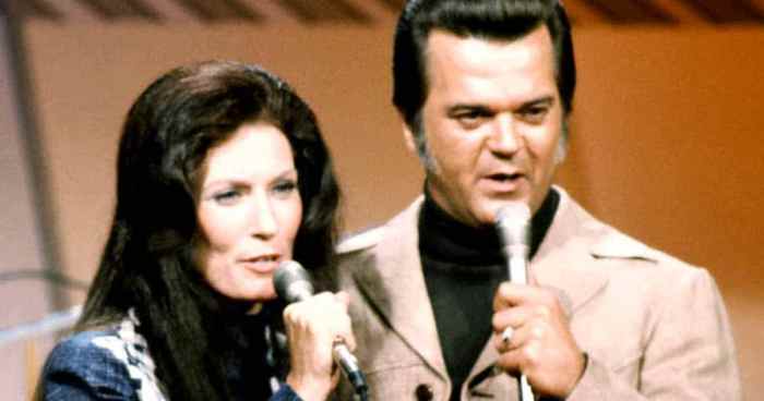 50 Best Country Songs About Calling Someone on the Phone - HubPages