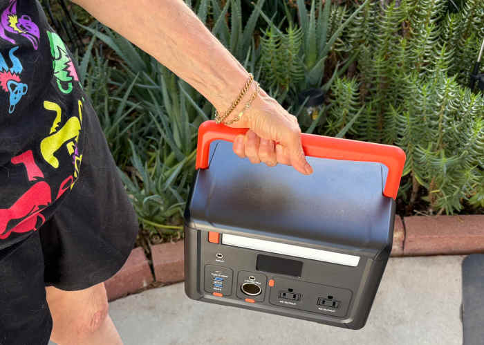 Carry Power With You — The CYBPULTE C601 Portable Power Station - HubPages