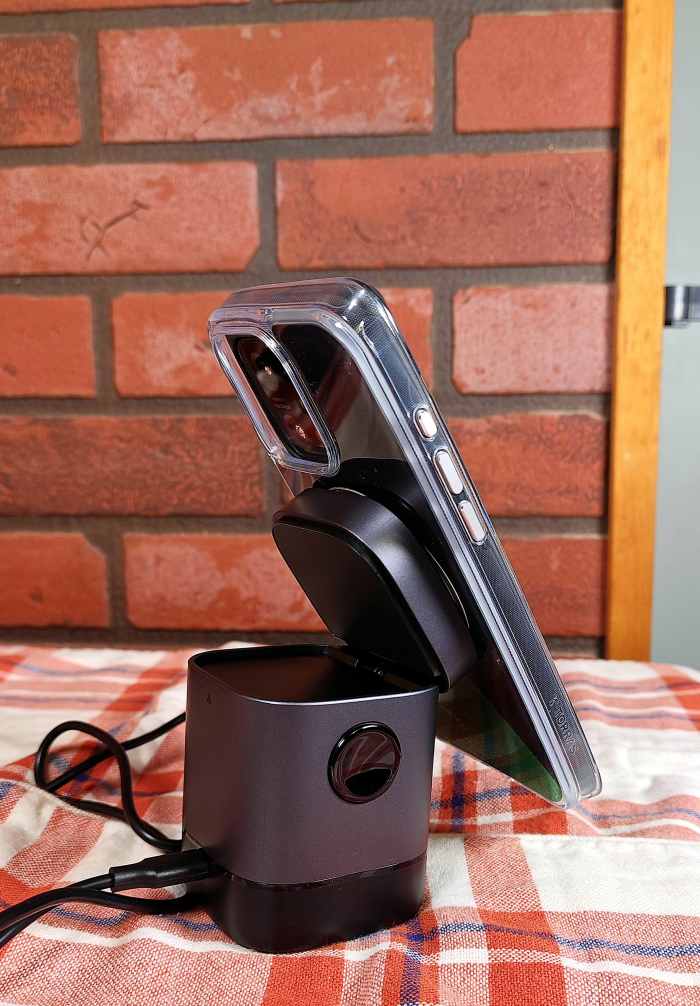 Review of the UGREEN Uno Qi2 Certified 15W Wireless Charger Stand ...