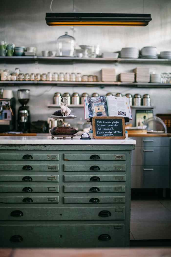 7 Simple French Bistro Style Kitchen Design Ideas for a Charming ...