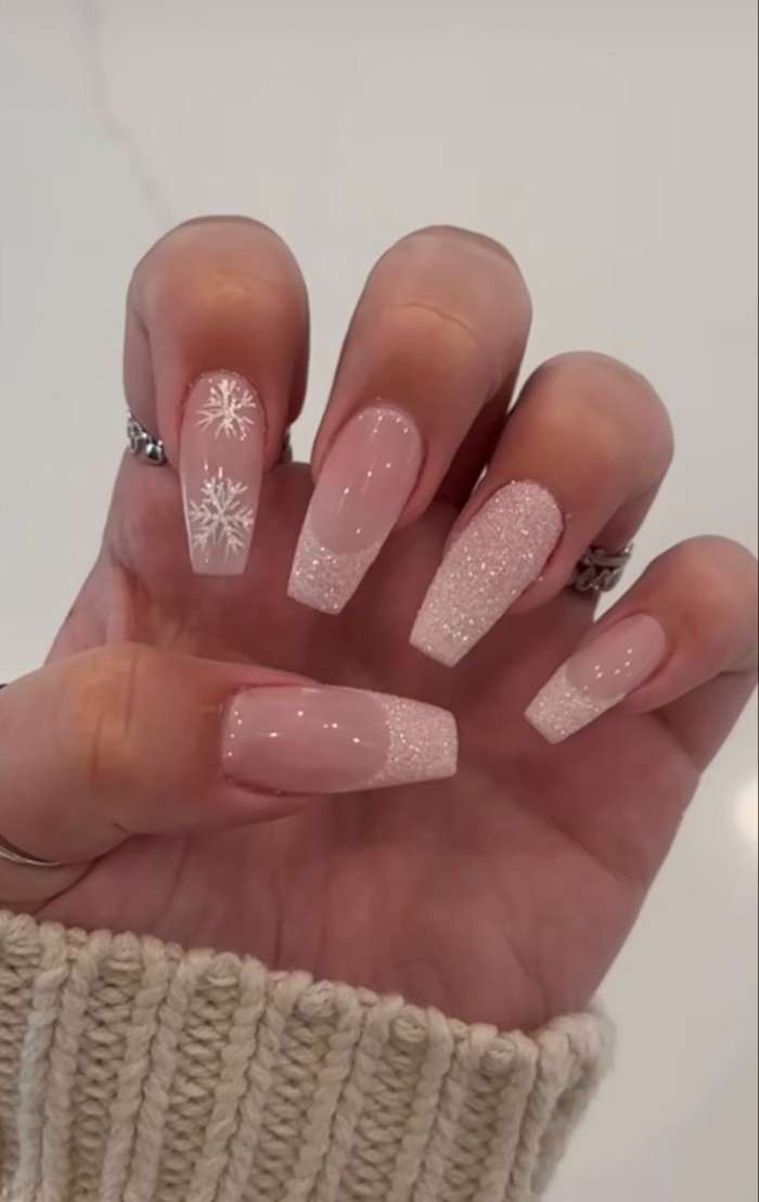 50+ Stunning Winter Nail Art Designs for Christmas and Beyond - HubPages