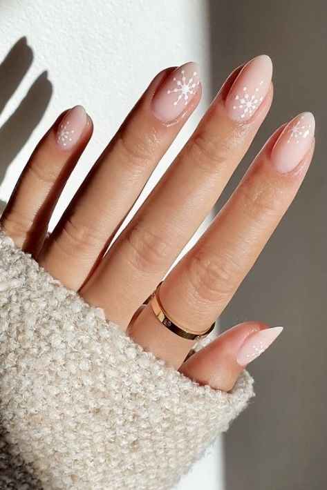 50+ Stunning Winter Nail Art Designs for Christmas and Beyond - HubPages