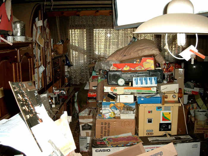 Symptoms of Compulsive Hoarding - HubPages