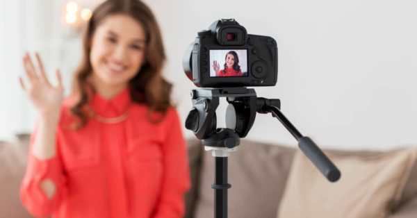 How to be a Vlogger or Video Blogger: Female and Male Vloggers Guide ...