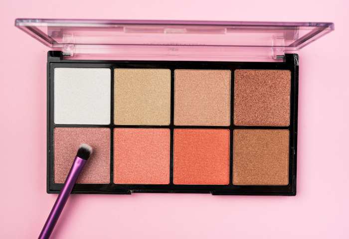 8 Essential Items for A Beginner's Makeup Kit - HubPages
