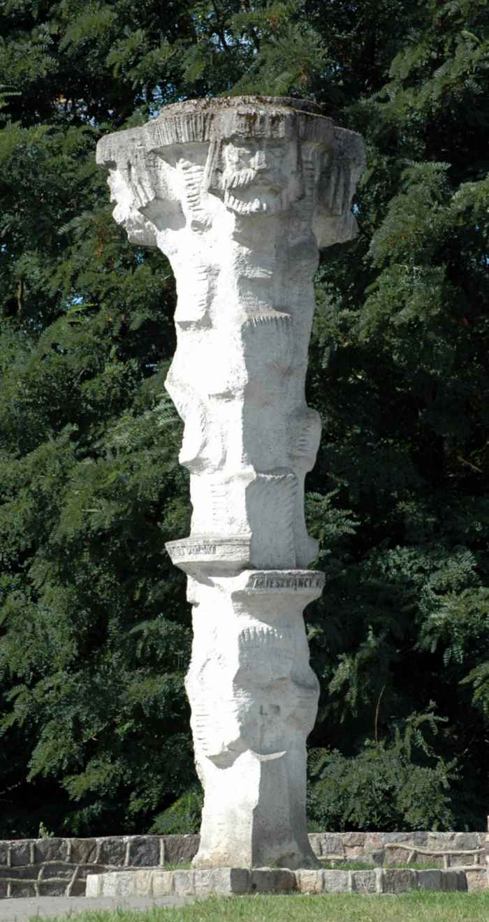 Triglav, the Three Headed God of Prophecies - HubPages