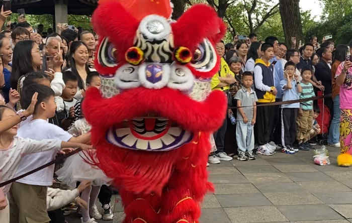 Lion Dancing: A Colorful Tradition that Brings Good Luck to Chinese New ...