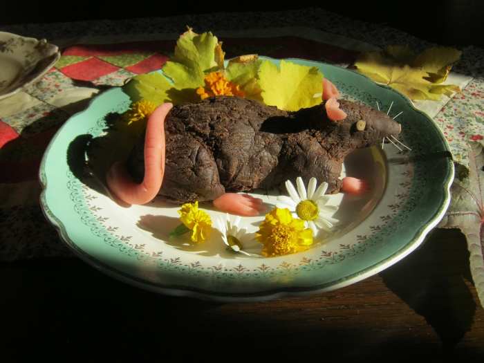 How to Make a Rat-Shaped Novelty Cake - Delishably - Food and Drink