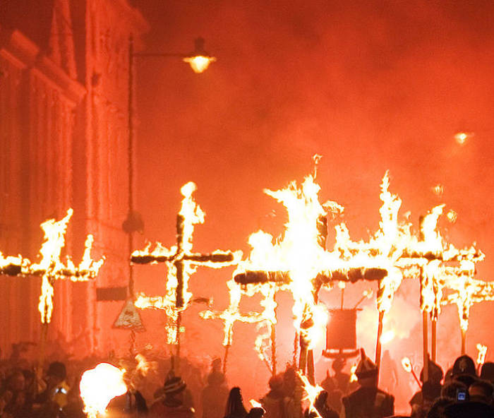 No Popery - Lewes Bonfire Night, procession, fireworks, and burning the ...