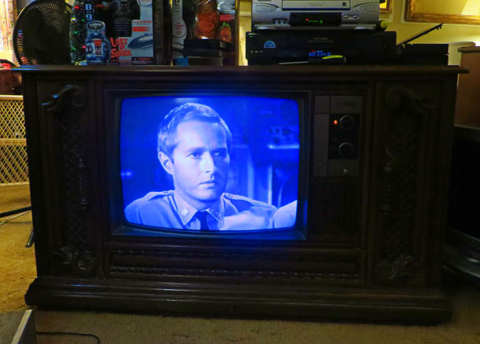 Quasar Color Console Television Model Wl9439sp, and Other Vintage ...