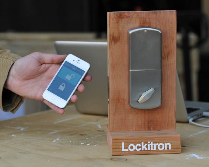 iPhone Controlled Door Locks | 3 Amazing Smartphone Deadbolts Have ...