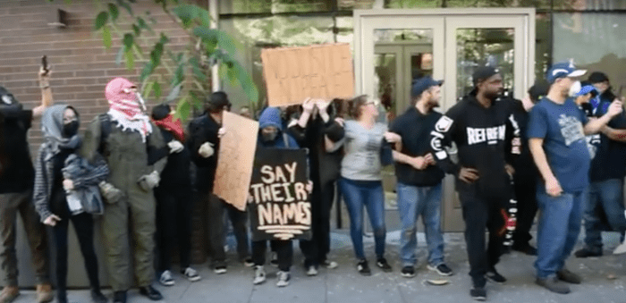 Peaceful Protesters Form Human Chains to Stop Looting and Violence ...