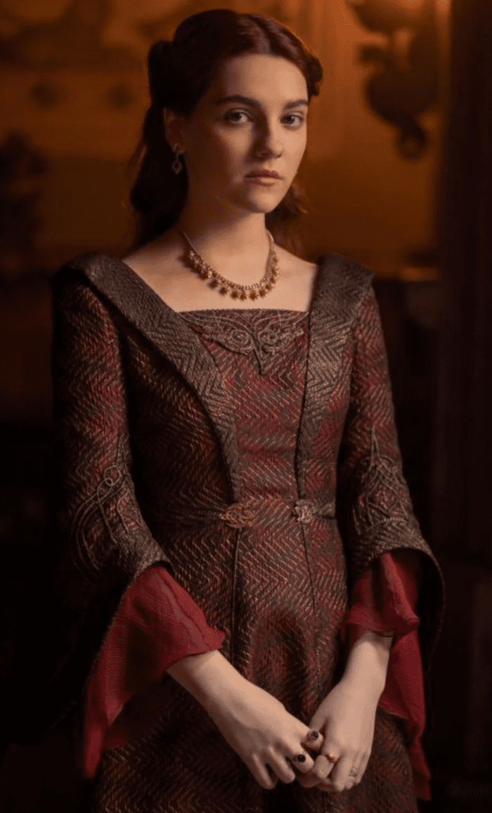 Alicent Hightower’s 7 Best Costumes From Season 1 of “House of the Dragon” - HubPages