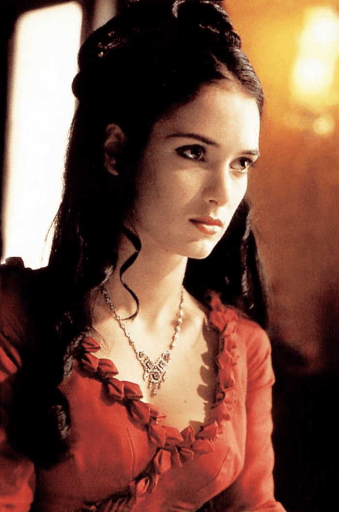 10 Best Bright Red Costumes in Fantasy and Sci-Fi Movies - HubPages