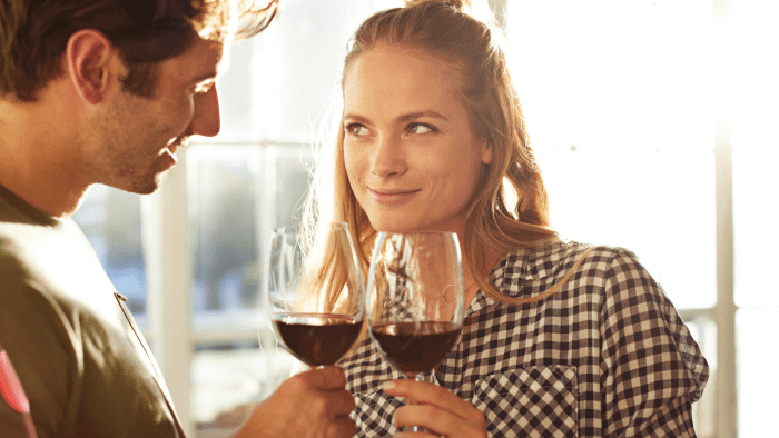 A Guide to Female Body Language - HubPages