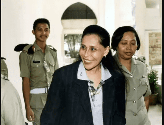 Mona Fandey: Pop Singer and Witchcraft Murderess - HubPages