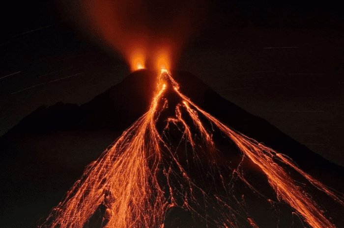 How One of the Largest Volcanic Eruptions May Have Shaped the Cultures ...