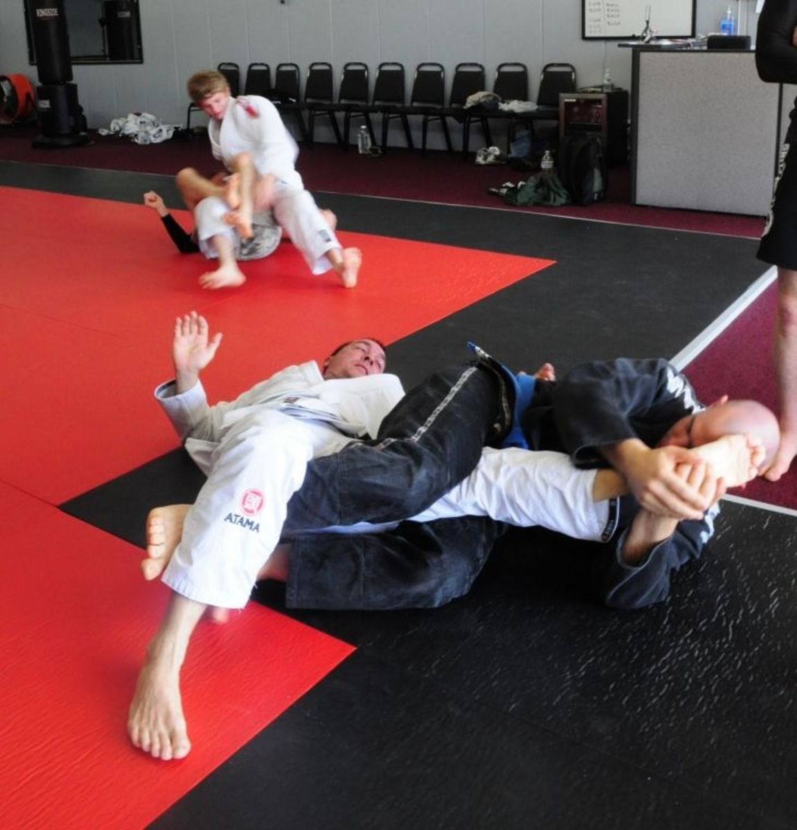How to Kneebar Someone From the Bottom of Half Guard - HubPages