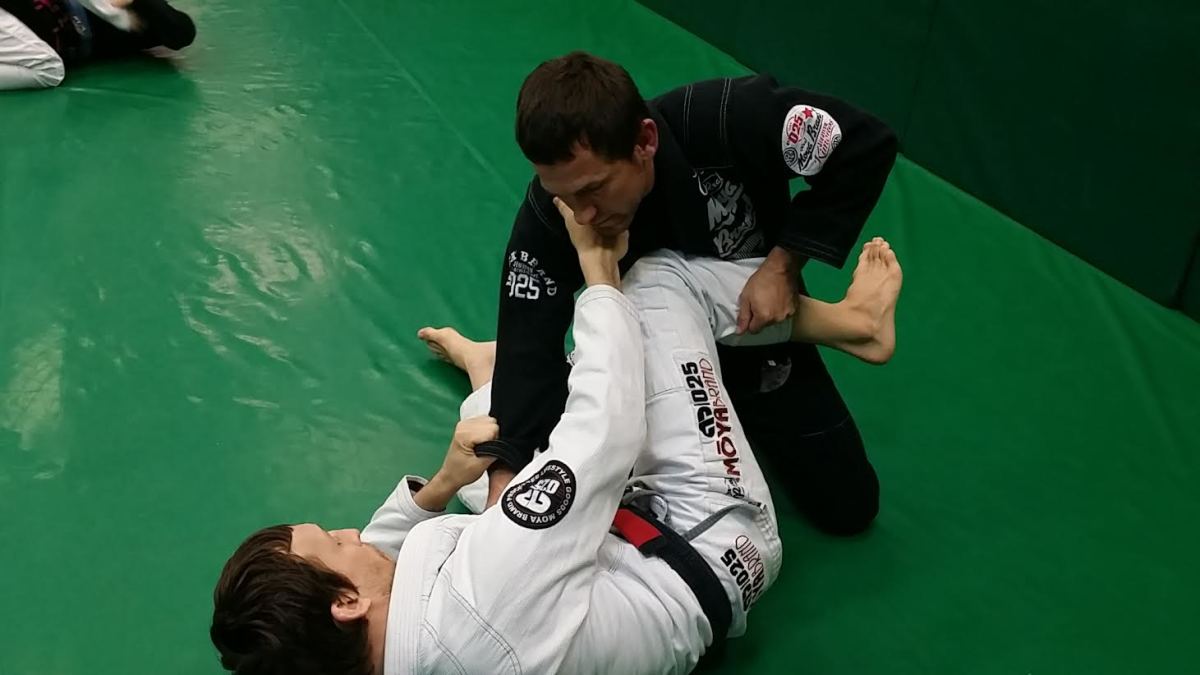 Scissor Guard Triangle Set Ups: A Brazilian Jiu-Jitsu Tutorial - HubPages