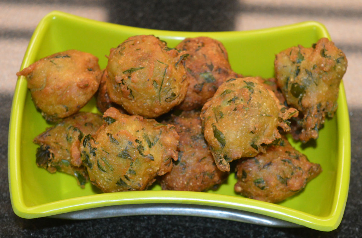 How to Make Crispy Methi Pakora (Fenugreek Leaf Fritters) - Delishably