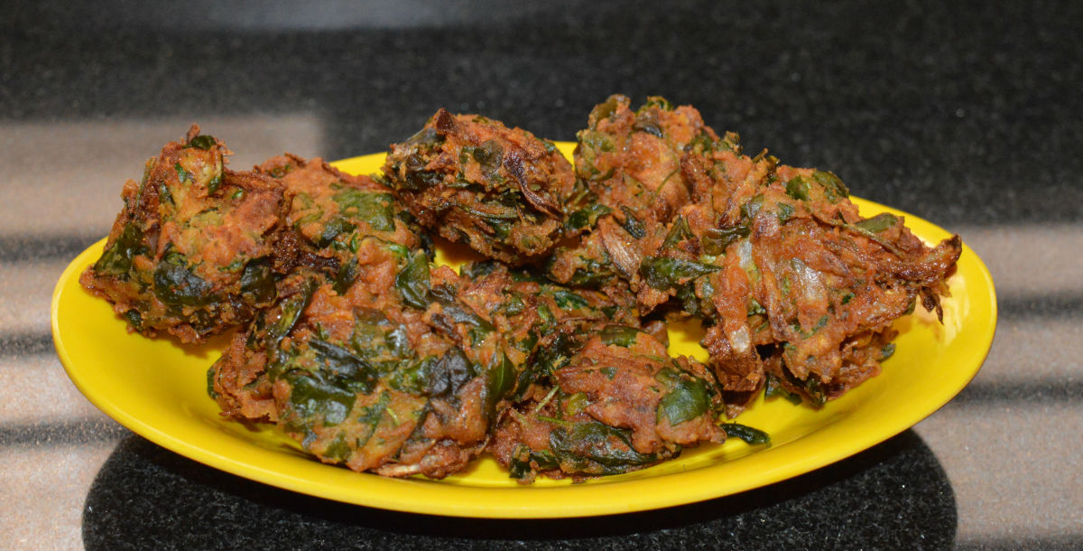Teatime Snacks: How to Make Methi Pakora (Fenugreek Leaf Fritters ...