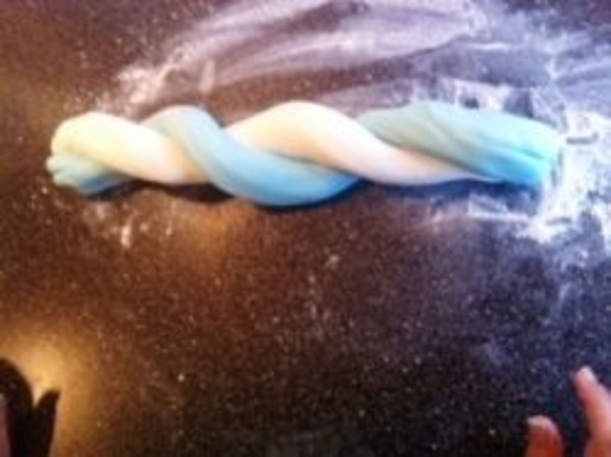 How to Make Marbled Fondant Icing for Cakes - HubPages