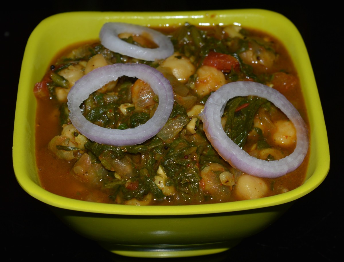 Spicy Spinach and Chickpea Curry Recipe (Palak Chole) - Delishably