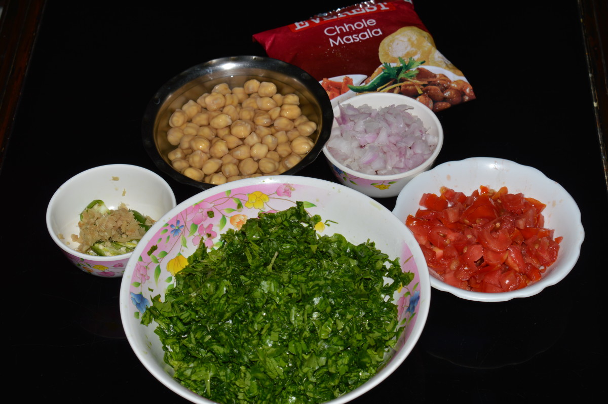 Spicy Spinach and Chickpea Curry Recipe (Palak Chole) - Delishably