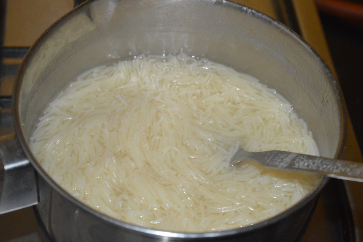 Sevai Tomato Bath (Vermicelli Tomato Upma): Indian Breakfast or Snack ...