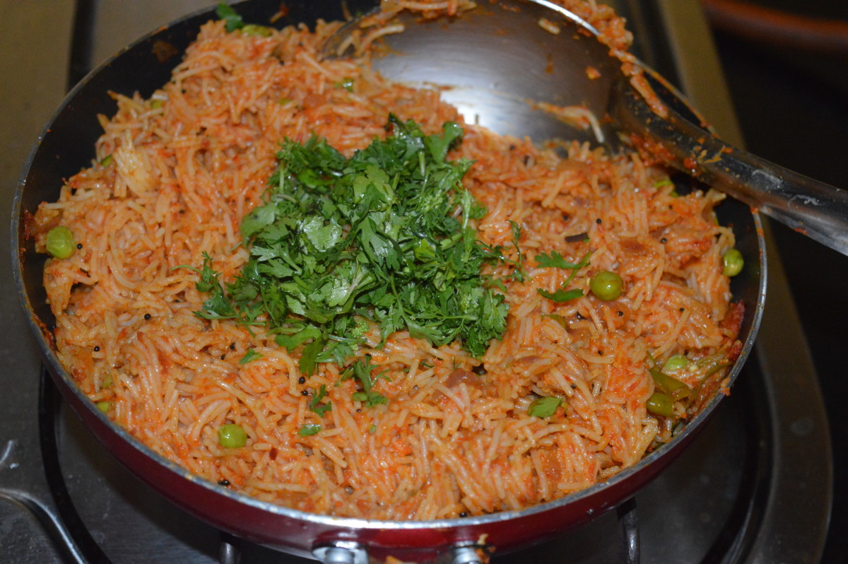 Sevai Tomato Bath (Vermicelli Tomato Upma): Indian Breakfast or Snack ...
