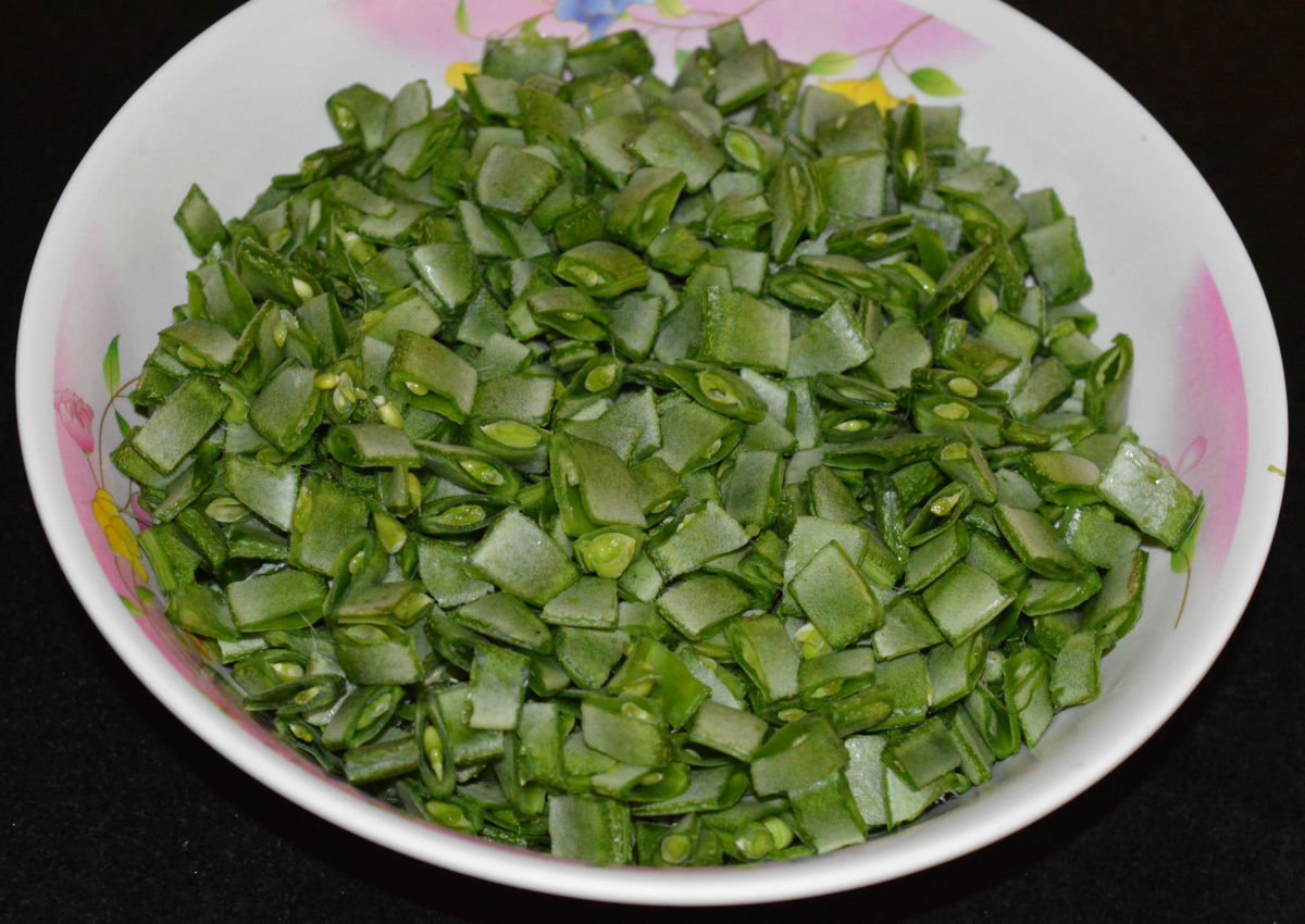 Chapparada Avarekai (Indian Broad Beans) Stir-Fry Recipe - Delishably