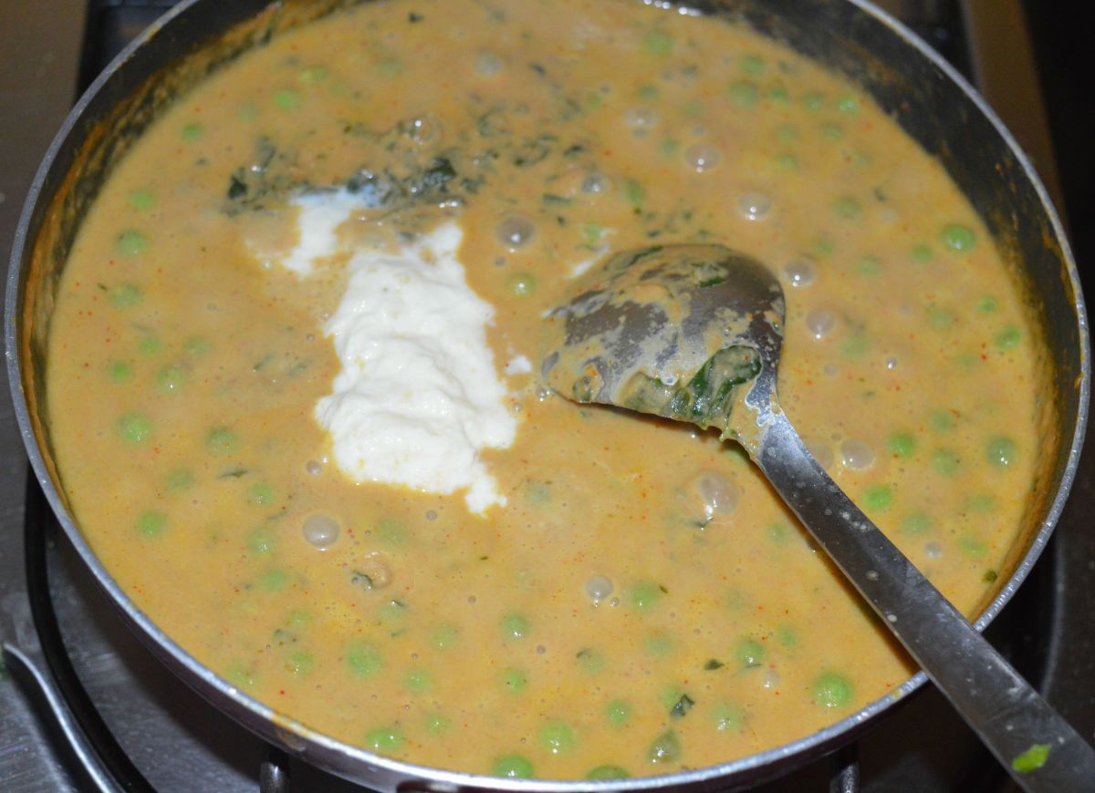 Methi Matar Malai Recipe (Fenugreek and Green Pea Curry) - Delishably