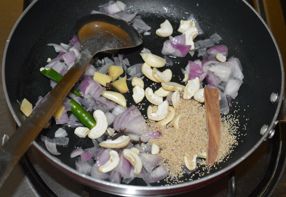 Methi Matar Malai Recipe (Fenugreek and Green Pea Curry) - Delishably