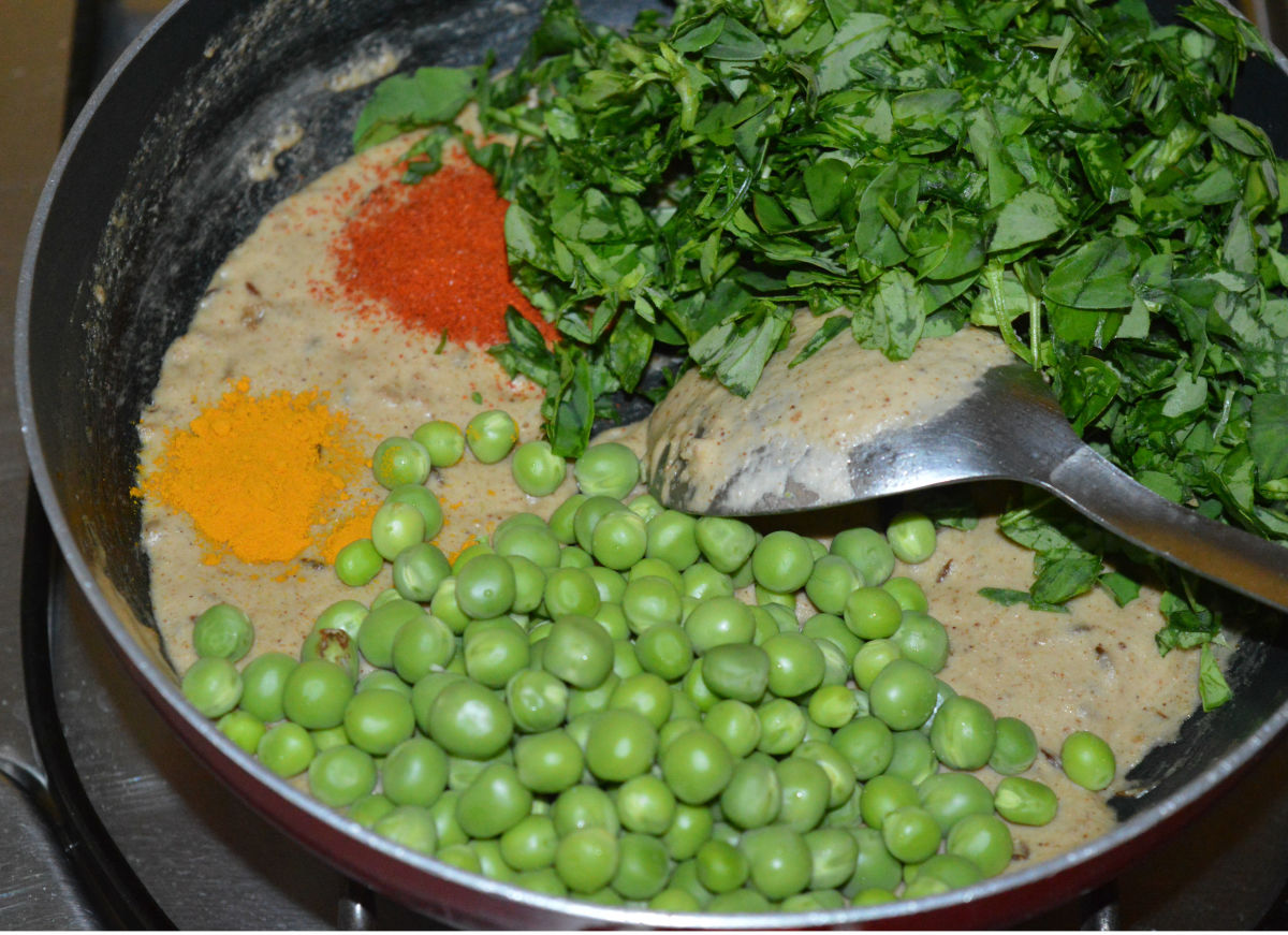 Methi Matar Malai Recipe (Fenugreek and Green Pea Curry) - Delishably