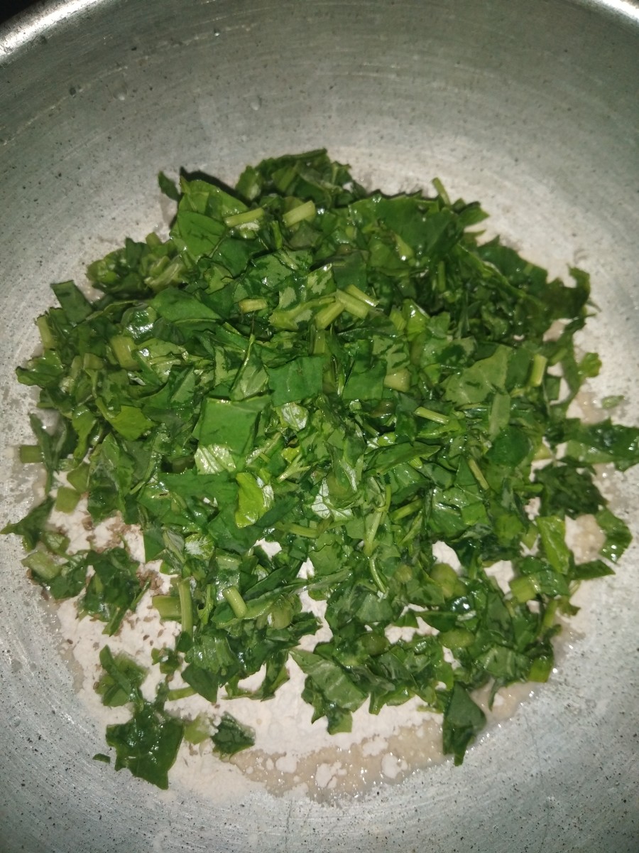 Bathua Thepla Recipe (Indian Flatbread With Bathua Leaves) - HubPages