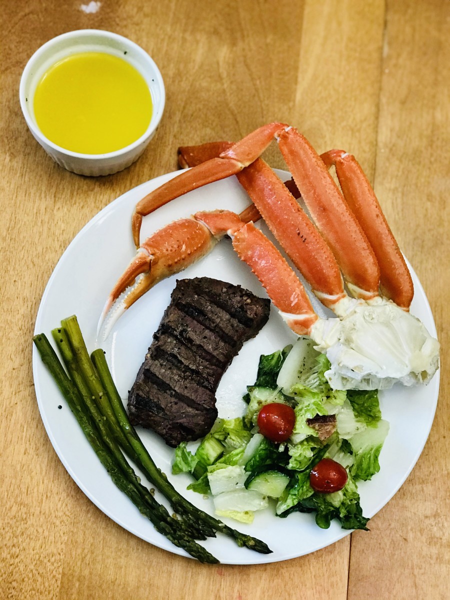 How to Cook Crab Legs With Garlic Butter - Delishably
