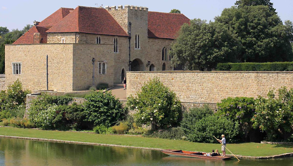 Leeds Castle: 'The World's Loveliest Castle' - HubPages